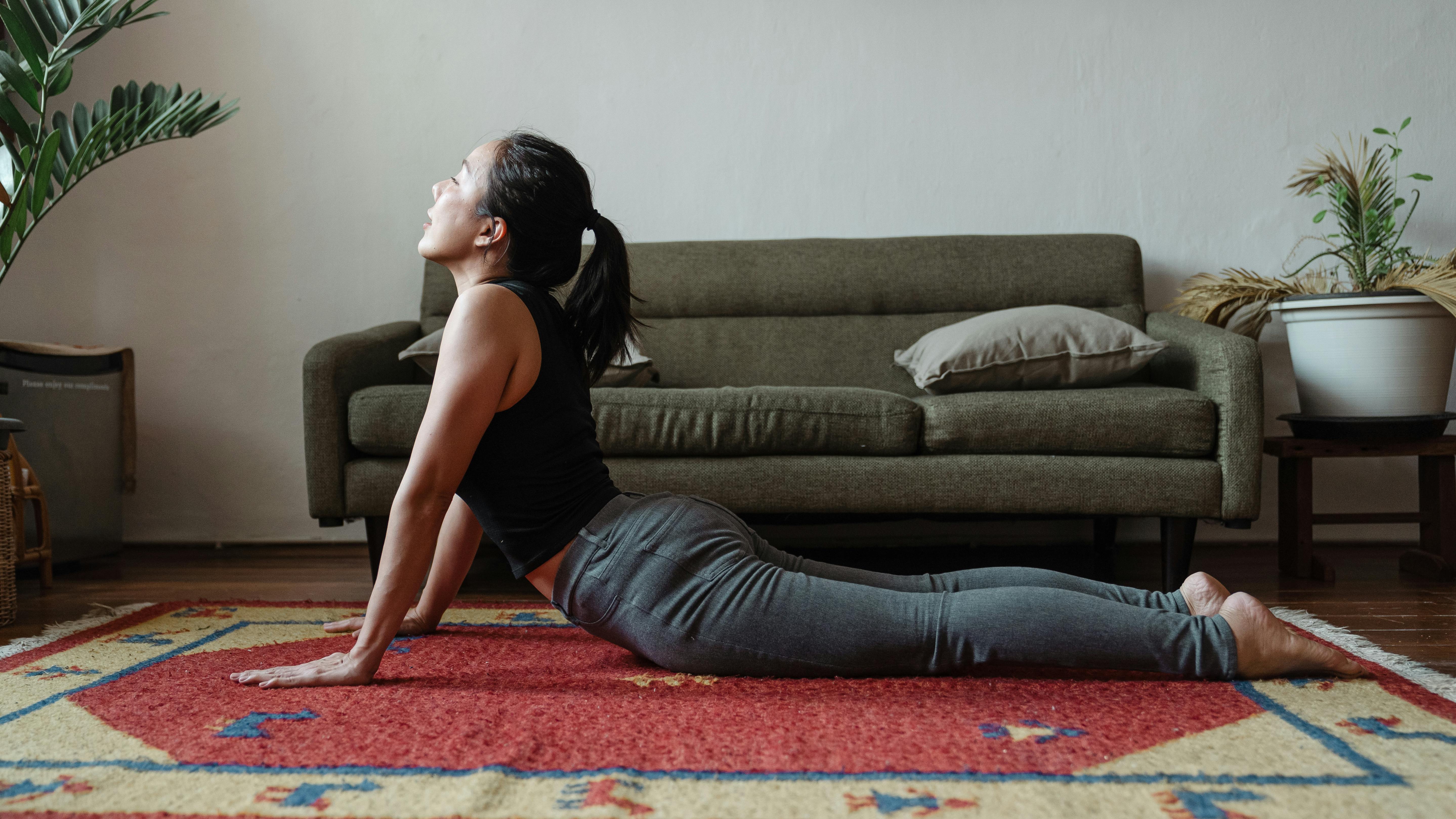 Posture du Cobra (Bhujangasana) | HealthTrip